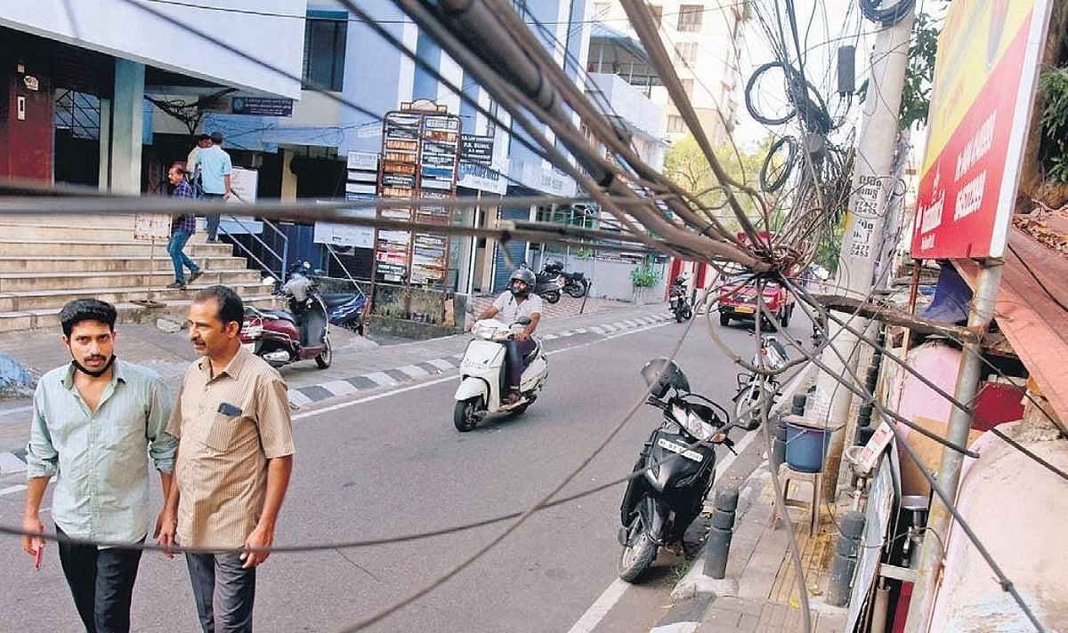 DDC meet issues ultimatum to KSEB to fix low-lying cables