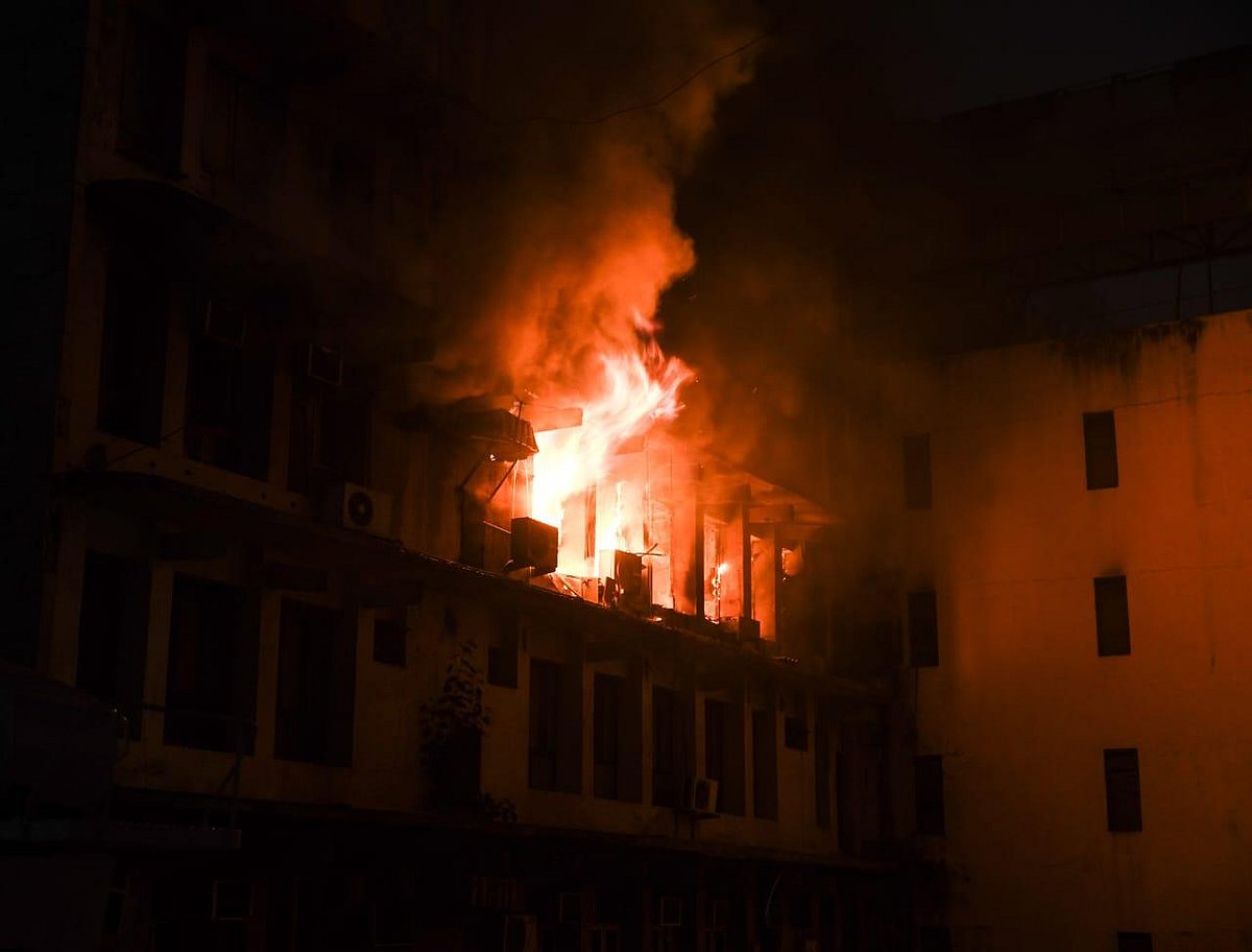 6 die of asphyxiation in massive fire at Secunderabad’s Swapnalok Complex