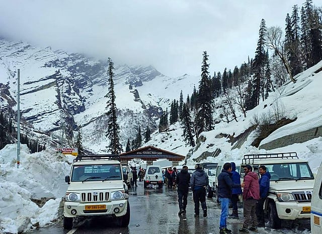 Mid-march snowfall in Jammu and Kashmir's Doda leaves fruit growers worried