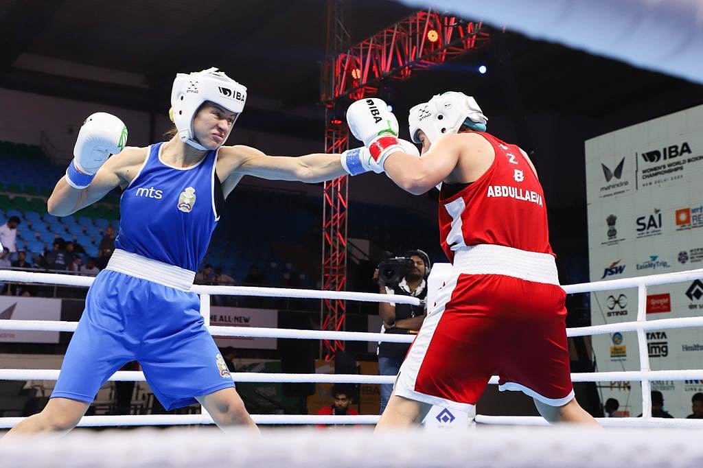 Serbian boxer Jelena exploring the Worlds with big picture in mind