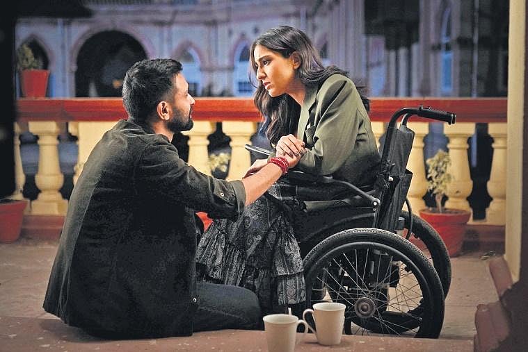 Gaslight: Derivative, predictable thriller with flickering revelations