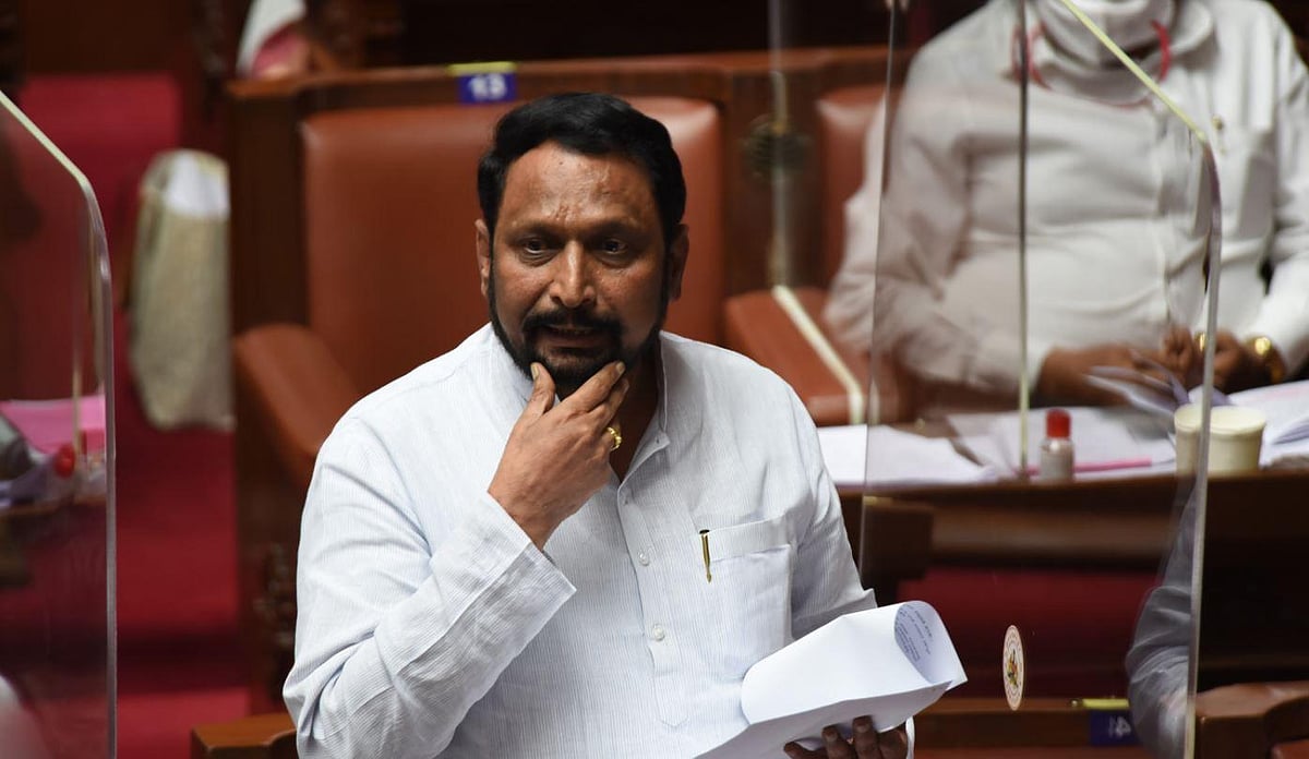 Karnataka polls: Denied ticket, former Deputy CM Laxman Savadi quits BJP