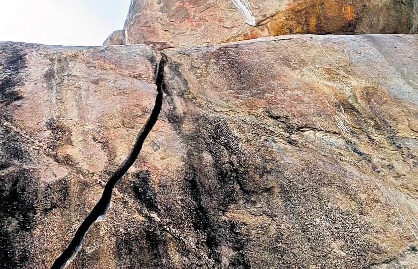 500-year-old rock cracks due to heat, triggers panic in Kurnool