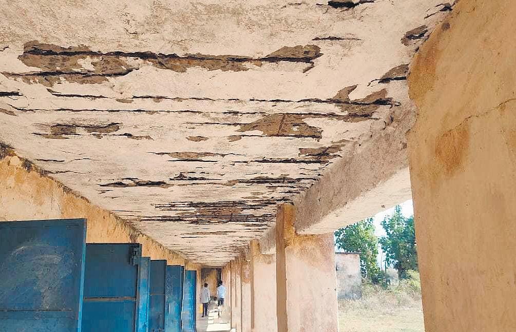 Two teachers, a crumbling edifice sums up 3-decade old college at Kalampur