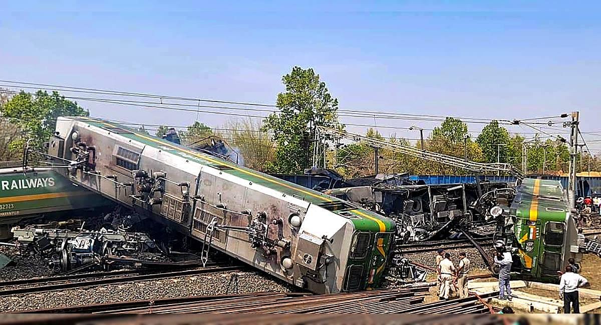 MP: Rail employee killed, 5 injured as goods train derails after ...