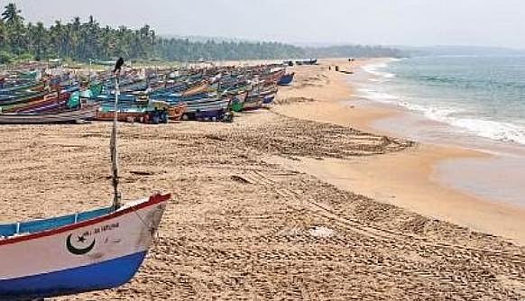 Poonthura offshore breakwater project drags in Kerala