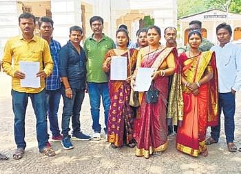 Villagers in Odisha protest RWSS apathy, submit memorandum to district ...