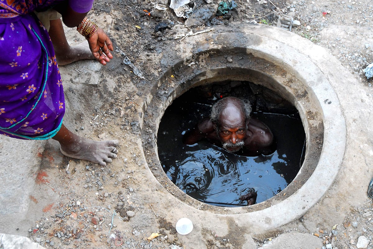 Two Nagpur labourers inhale toxic gas while cleaning well, die