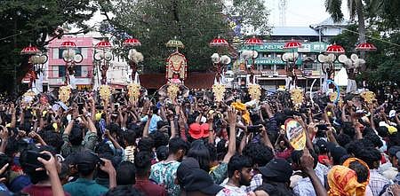 Thrissur pooram spirit reaches zenith with kudamattom, rains stay away