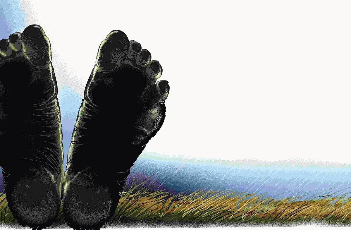 Two men eat burnt human flesh at cremation ground in Odisha