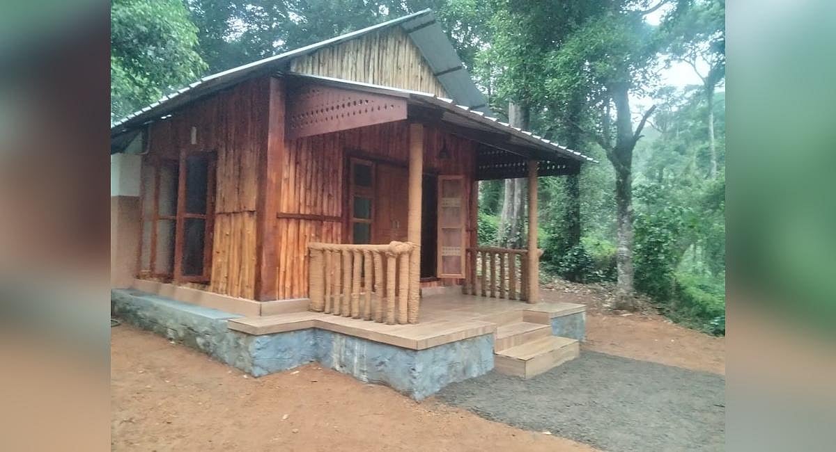 Gavi’s log houses offer stunning view of mountains & lake