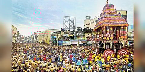 Chithirai fest in Madurai: Temple car procession held at Meenakshi temple