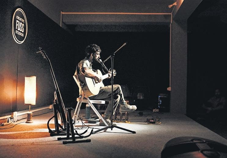 Tunes of nostalgia: Delhi artist Shantanu Pandit talks about his latest ...