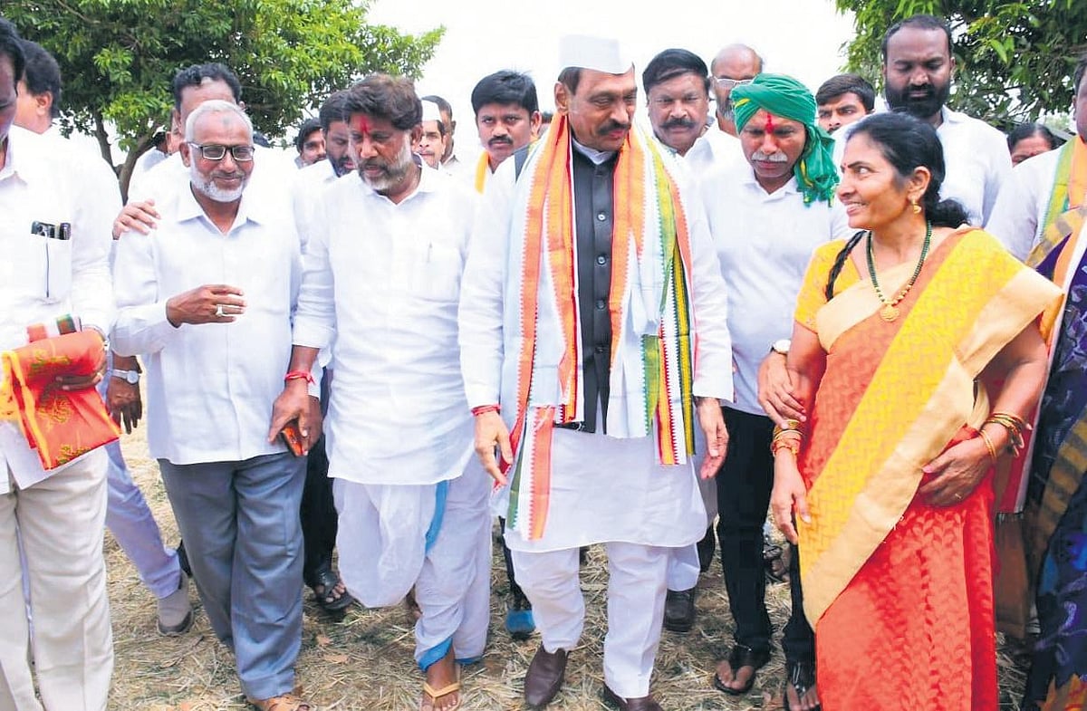 Telangana Congress in-charge Manikrao Thakre accuses KCR of looting ...