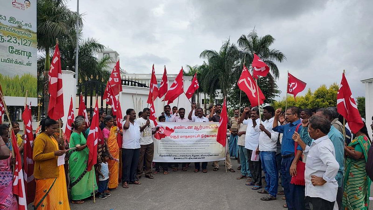 Krishnagiri vendors say goons collecting mamool, stage protest