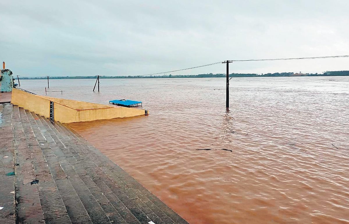 Satyavathi holds review meeting with officials