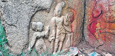 17th century hero stones, sati stone sculptures found near Rajapalayam