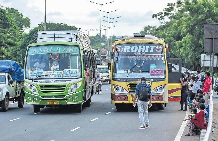 Unruly private buses, trucks run the show on NH-16 in Bhubaneswar