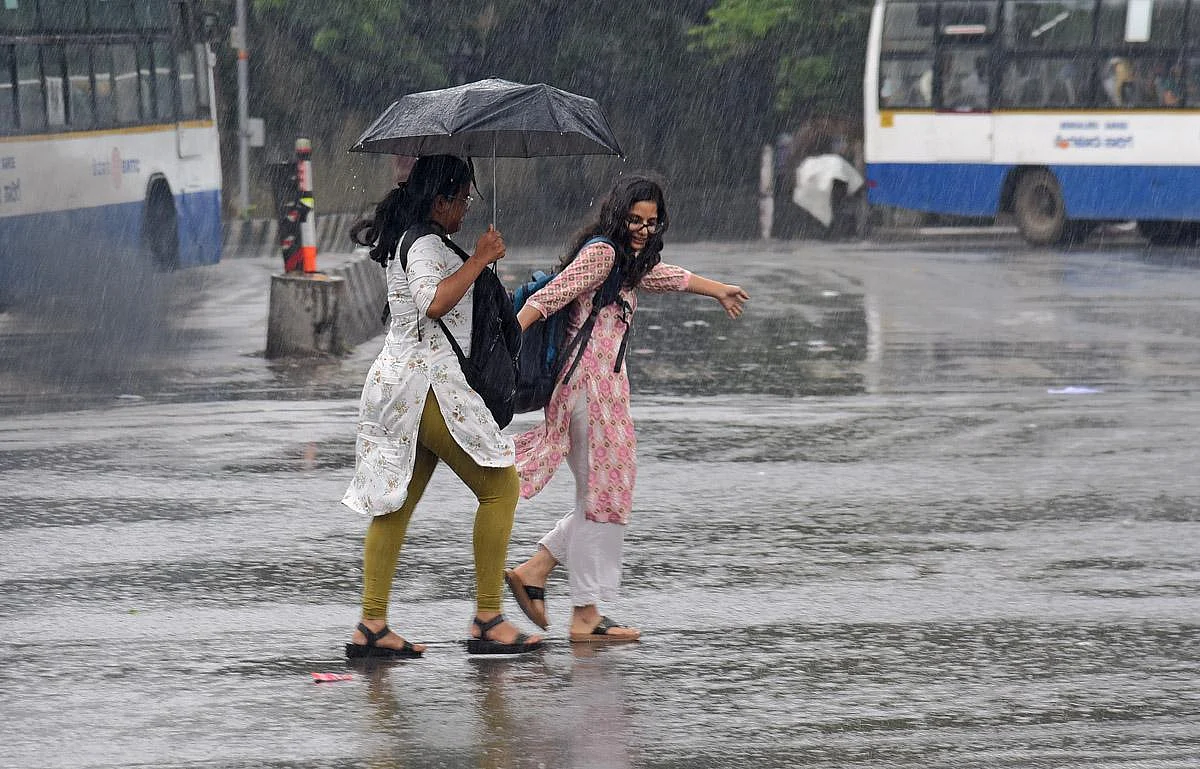 IMD forecasts heavy rain over Karnataka IMD forecasts heavy rain over Karnataka