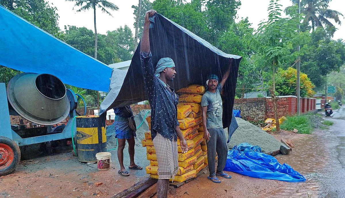 Thiruvananthapuram receives scattered rain; orange alert issued Thiruvananthapuram receives scattered rain; orange alert issued