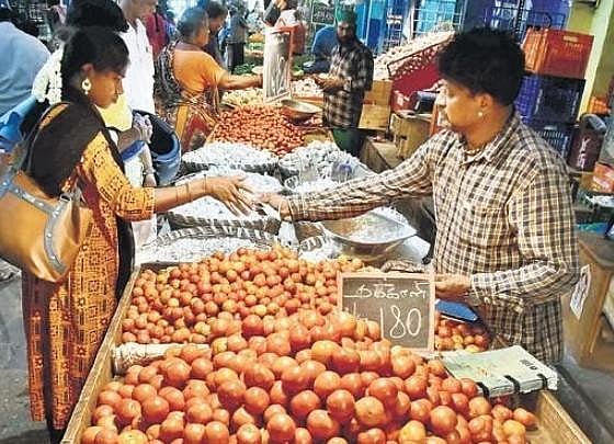 500 ration shops in Tamil Nadu to sell tomatoes at Rs 60 a kg