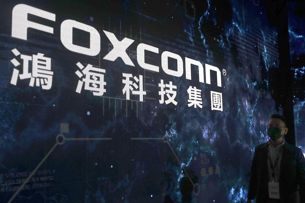 World's biggest contract electronics manufacturer Foxconn plans to ...