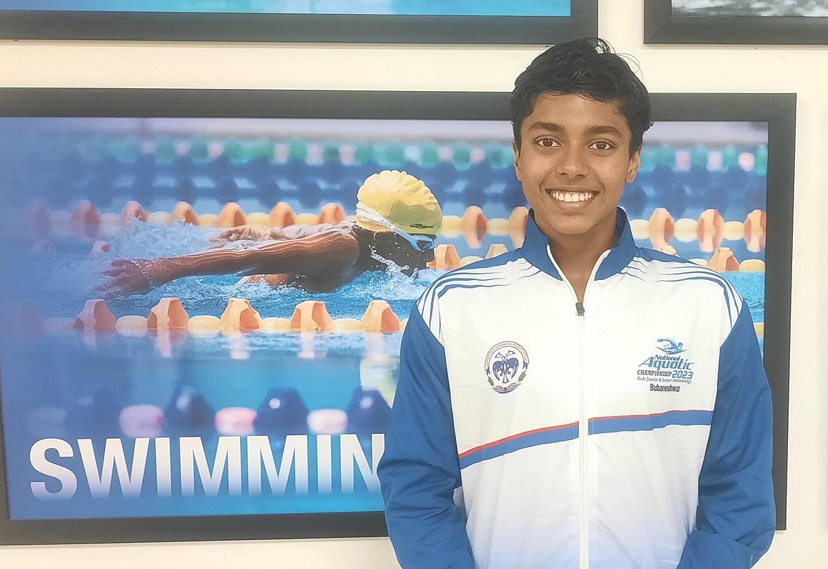 14-year-old-swimmer-dhinidhi-desinghu-to-represent-india-at-the-paris