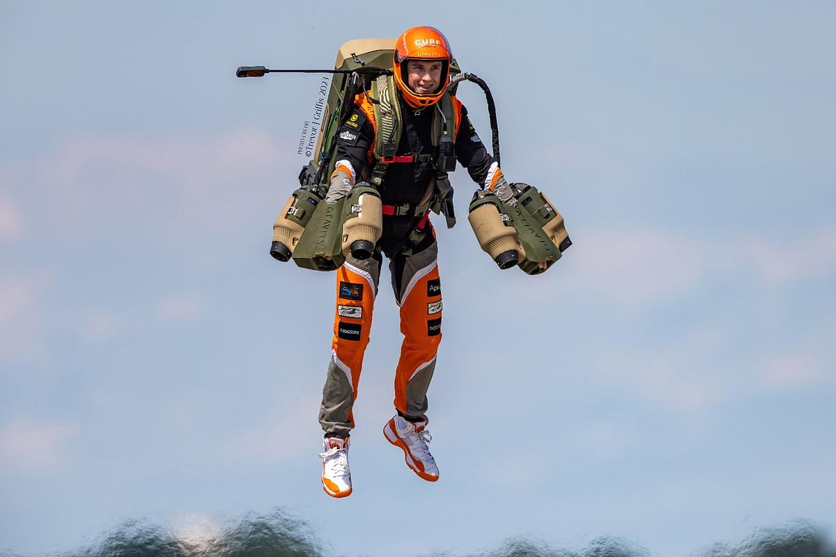 Jet suit demonstration at cOcOn conference