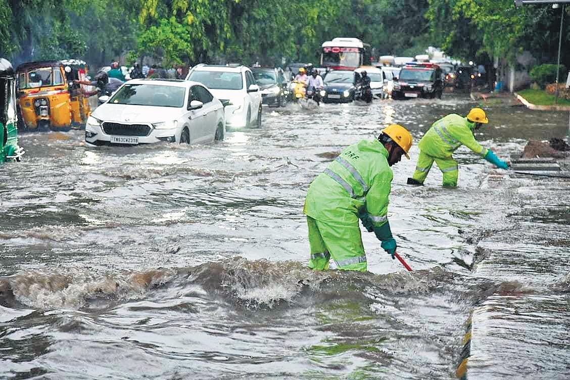 Heavy evening rain brings Hyderabad to a halt