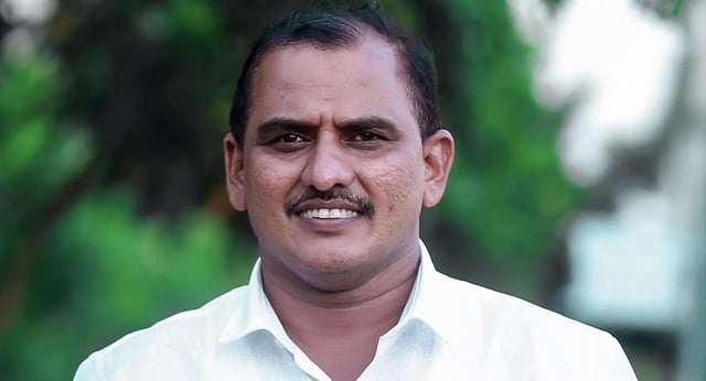 Kerala MLA AKM Ashraf praises Siddu, DKS in Kannada