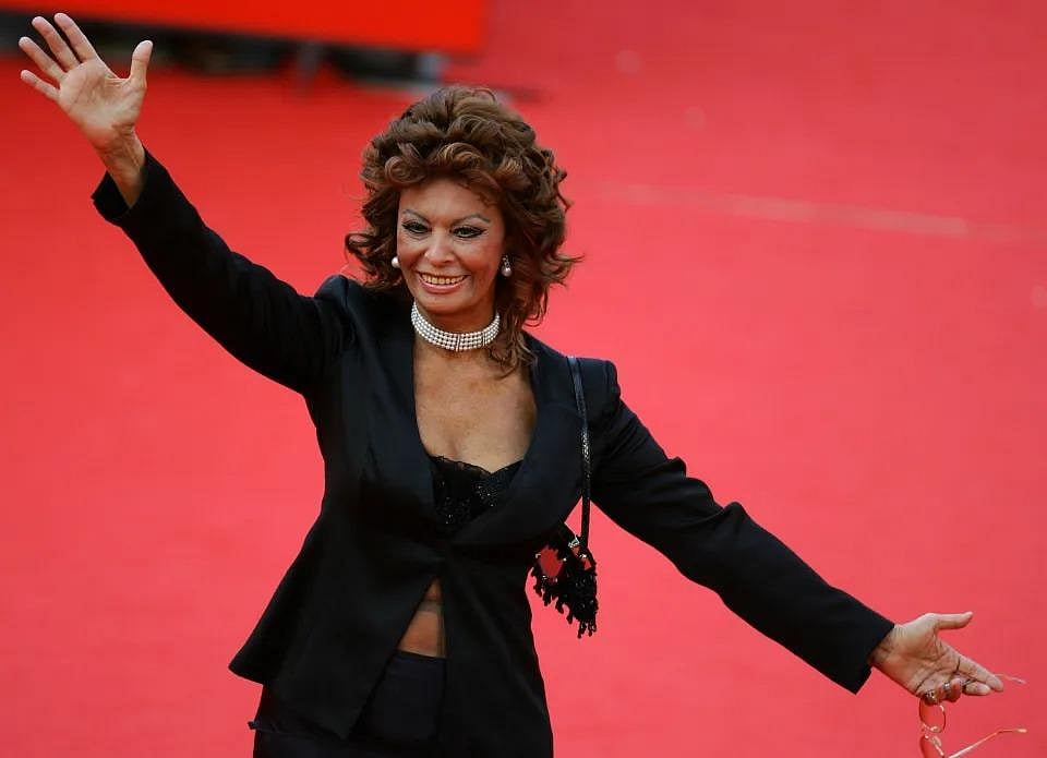 Legendary Italian actor Sophia Loren undergoes emergency surgery after fall