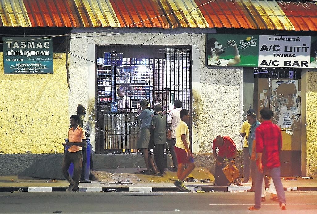 Price display boards a mere showpiece at Tasmac outlets?