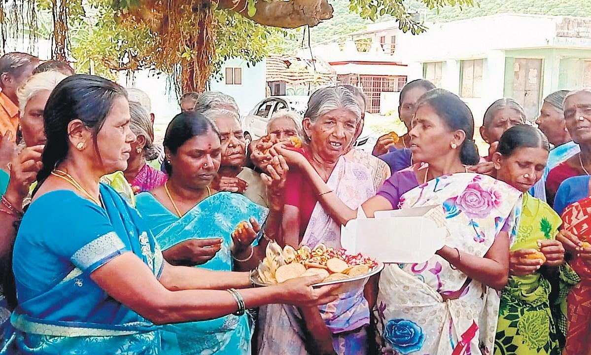 Vachathi tribals distribute sweets, burst crackers after Madras HC judgment