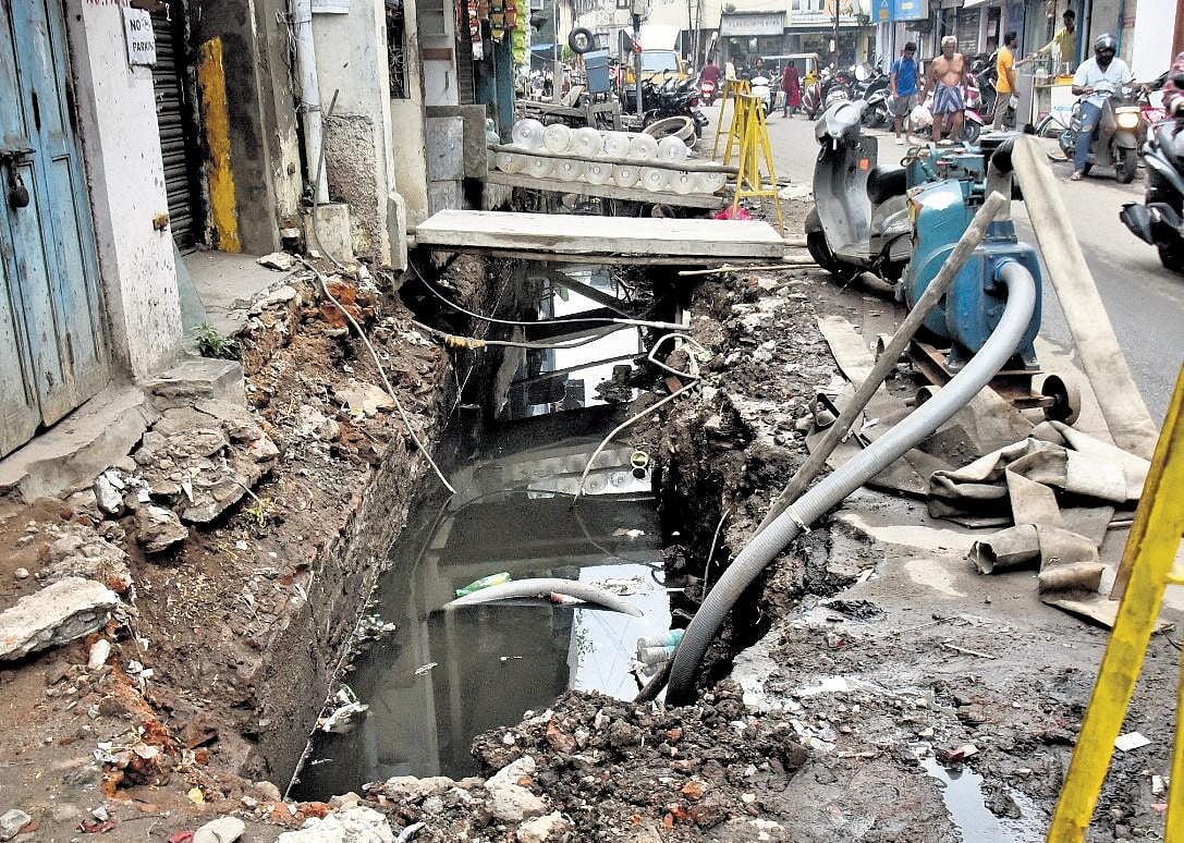 Desilting of drain catch-pits under way in Chennai