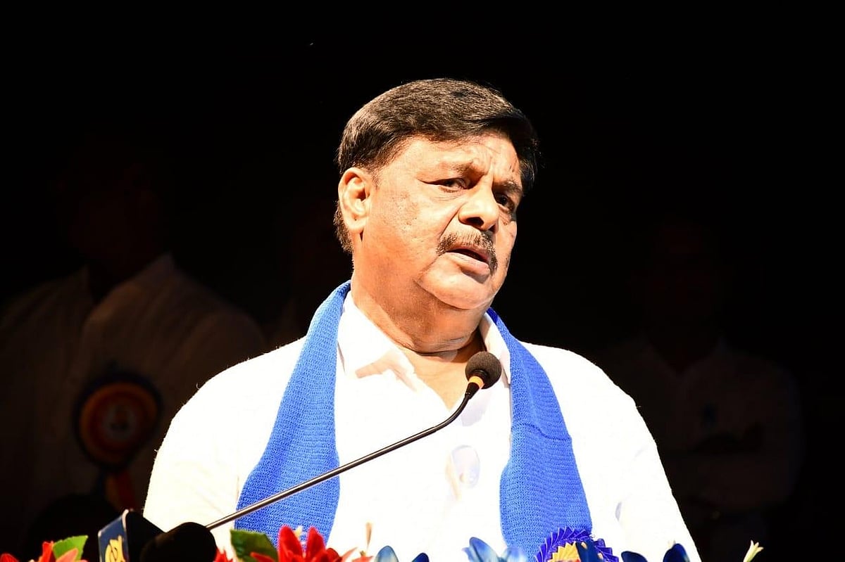 Video of minister HC Mahadevappa ‘helped’ by security staff to wear ...