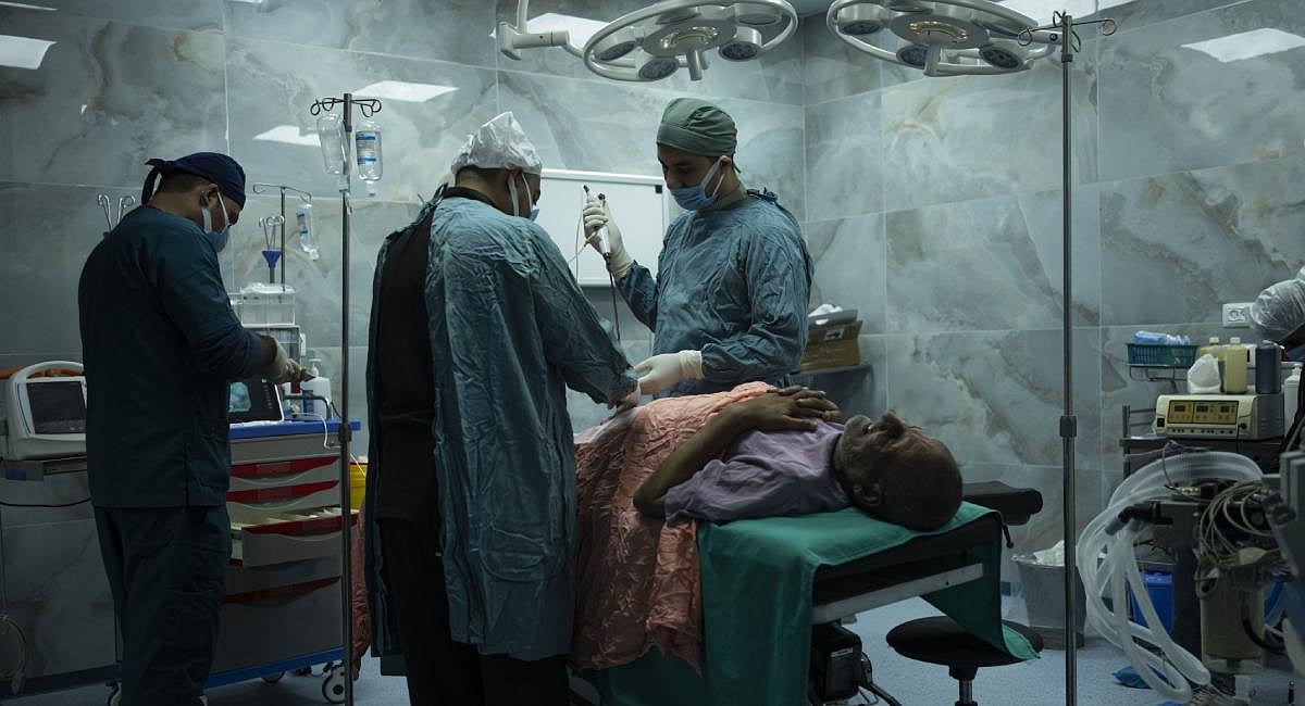 During 100 days of war, a Gaza doctor pushes through horror and loss in ...