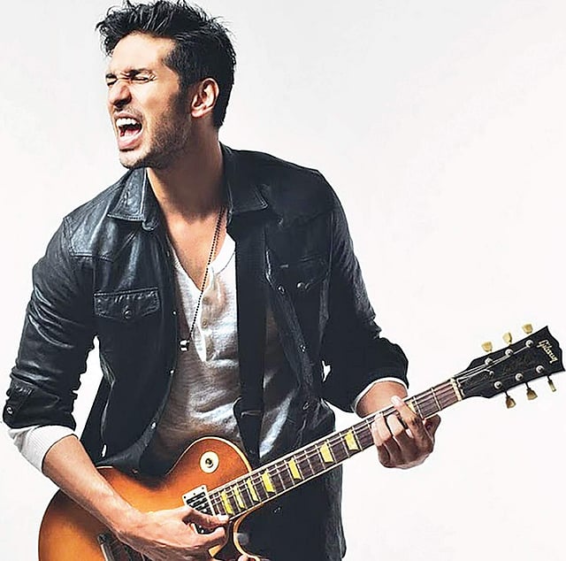 Arjun Kanungo in a music video with sonam