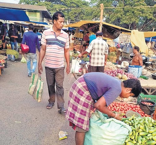 Rural traders make hay during weekend shutdown
