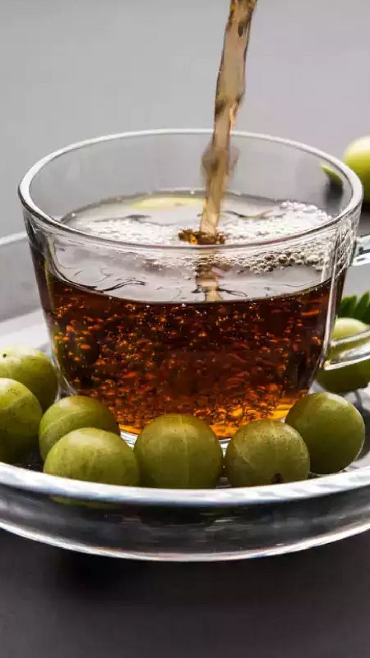 Amla Tea | केसांना पोषण देणाऱ्या आवळ्याच्या चहाचे ही आहेत अनेक फायदे ...