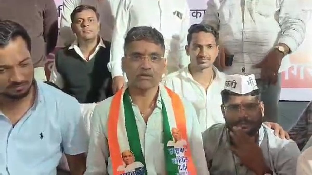 Nilesh Lanke News |खा. निलेश लंकेंचं जिल्हाधिकारी कार्यालयासमोर ठिय्या ...