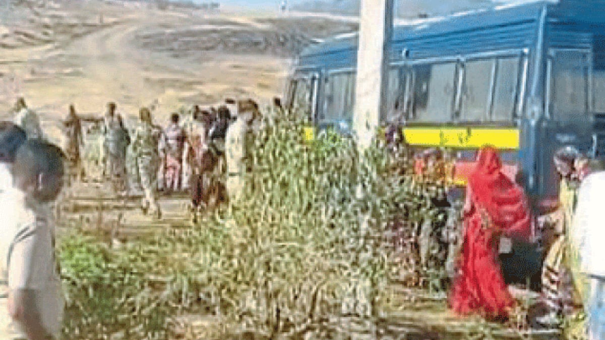 ‘बोरी-आंबेदरी’विरोधात महिलांचा जलसमाधीचा प्रयत्न । Bori Anderi Water ...