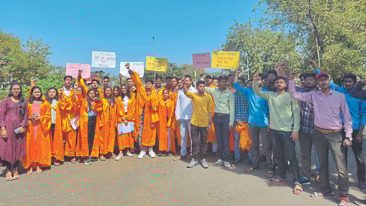 PDKV Convocation ।‘दीक्षांत’मध्ये पदवीधारकांचे ‘पदवी विकणे आहे’ आंदोलन ...