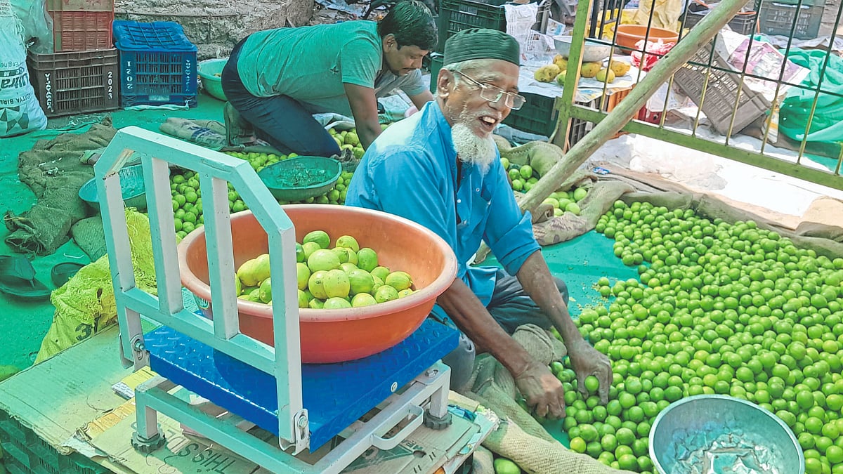 Fruits And Vegetables Market News फळे भाजीपाला यांच्यासाठी प्रसिद्ध अमरावतीचे मार्केट