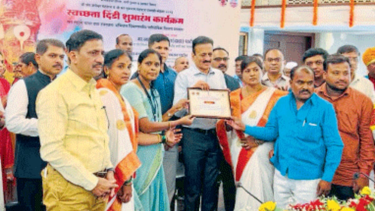 Gram Swachhata Abhiyan | ग्रामस्वच्छता अभियानात शिरापूर, मांडवे गावांना ...