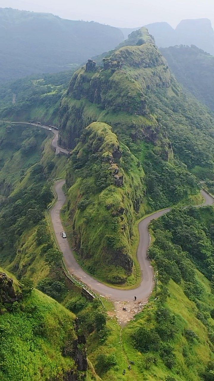 Varandha Ghat : नागमोडी वळणाचा नयनरम्य वरंधा घाट धोकादायक