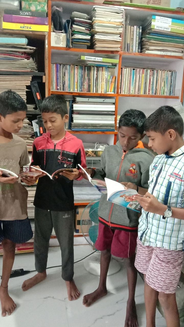 A house with a collection of forty thousand books in Kolhapur see the ...