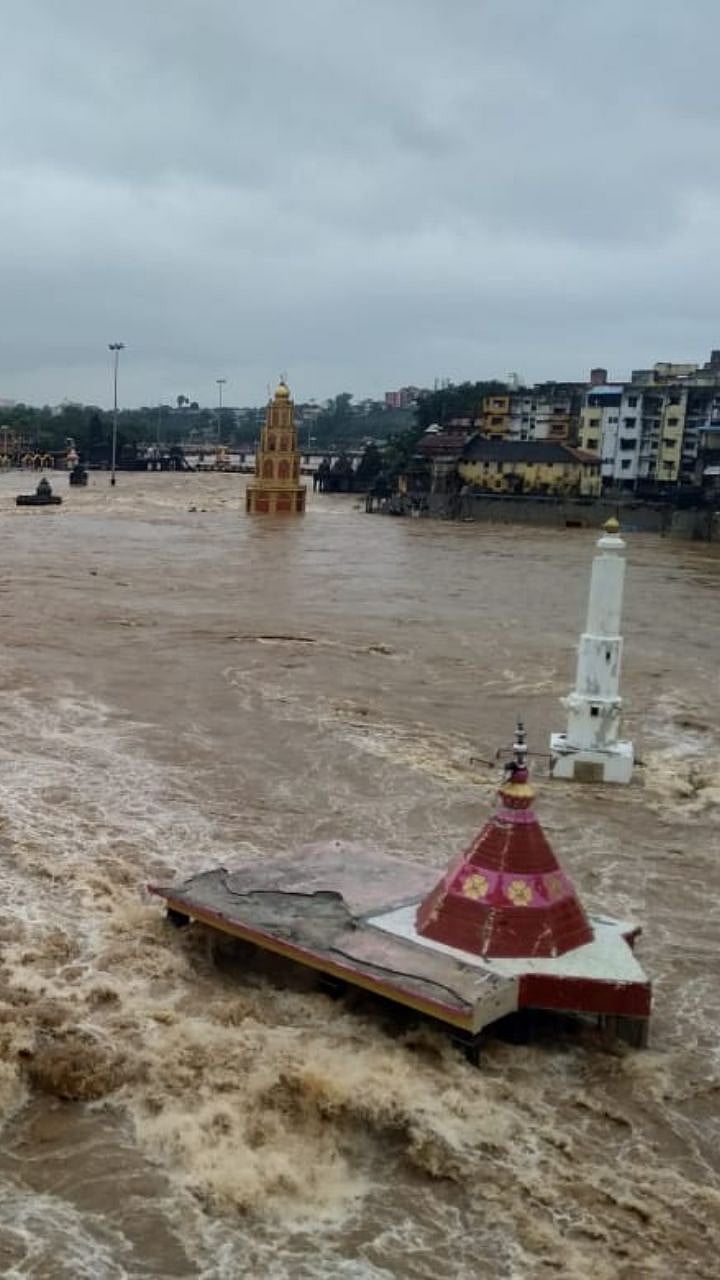 river-godavari-overflows-due-to-flood In nashik