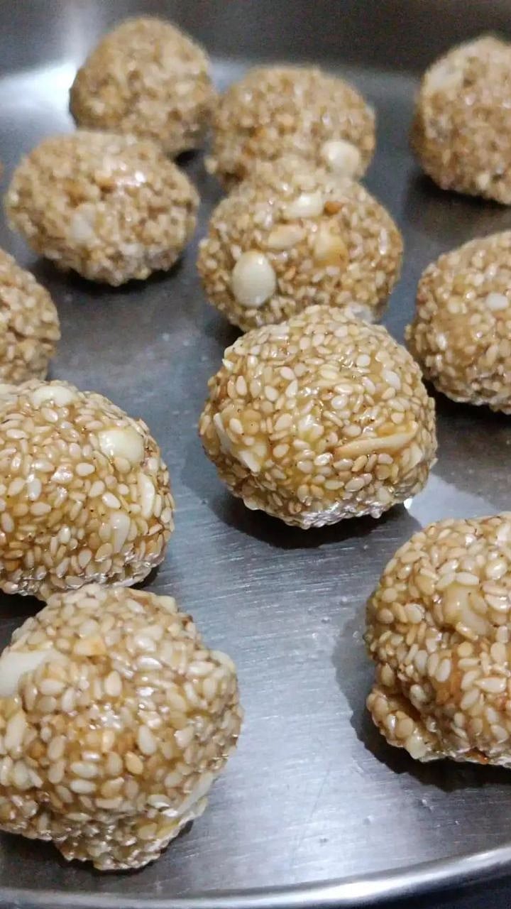 Sesame Jaggery Benefits : तीळ आणि गूळ संक्रातीचं महत्व, शरिराला फायदे ...