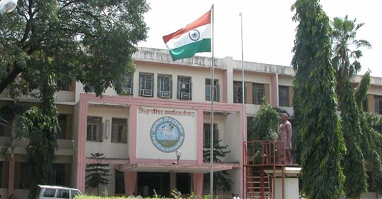 Solapur ZP । मुख्य कार्यकारी अधिकाऱ्यांकडून विविध विभागांचा आढावा ...