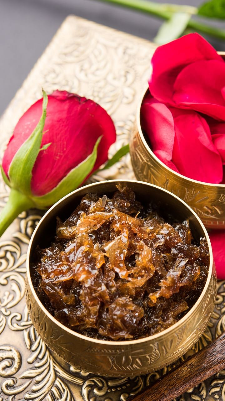 Gulkand Making : गुलाबाच्या पाकळ्यापासून असा बनवा गुलकंद|Make Gulkand ...